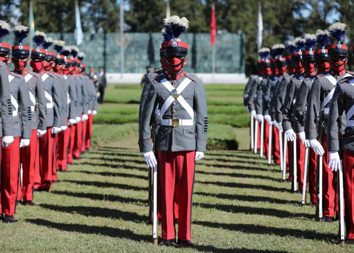 “Cumplan con su deber de servir a nuestro país”, dice el Presidente a ...