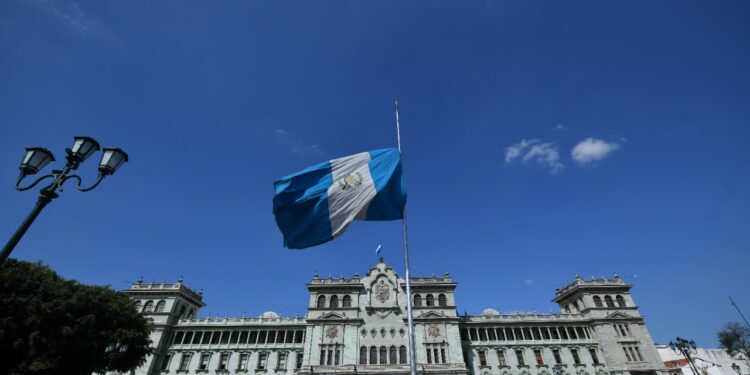 Declaran Duelo Nacional Por Muerte De Expresidente Álvaro Colom