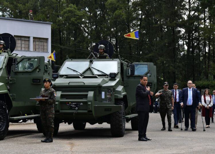 Presidente entrega cuatro vehículos tácticos pesados al Ejército de ...