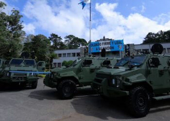 Presidente entrega cuatro vehículos tácticos pesados al Ejército de ...