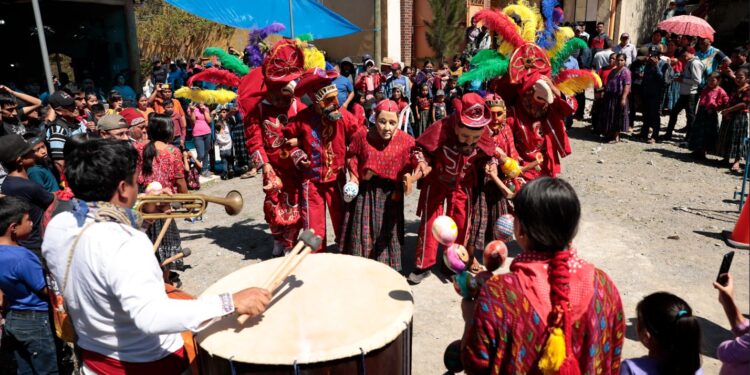 Danza de las Guacamayas o Ma´Muun, Patrimonio Cultural Intangible de la ...