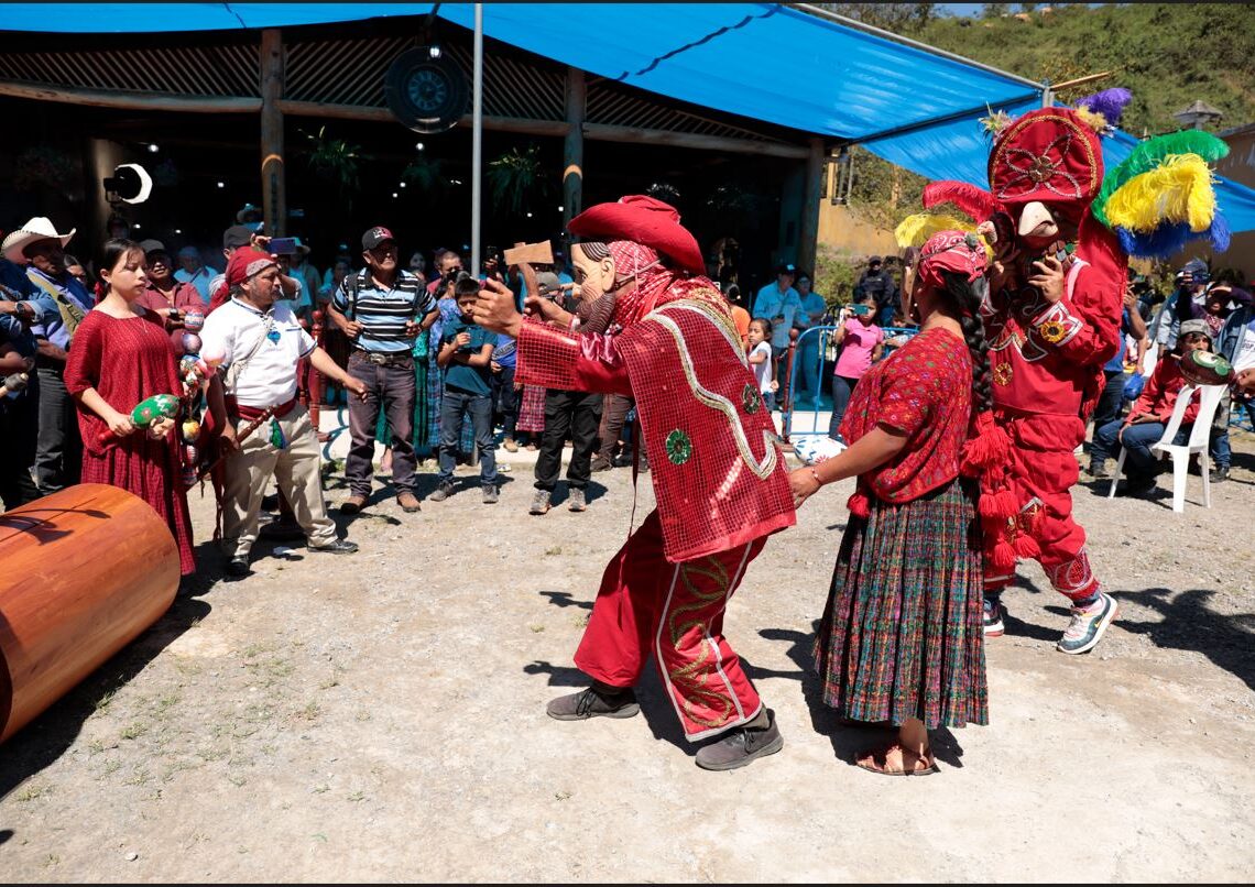 Danza de las Guacamayas o Ma´Muun, Patrimonio Cultural Intangible de la ...