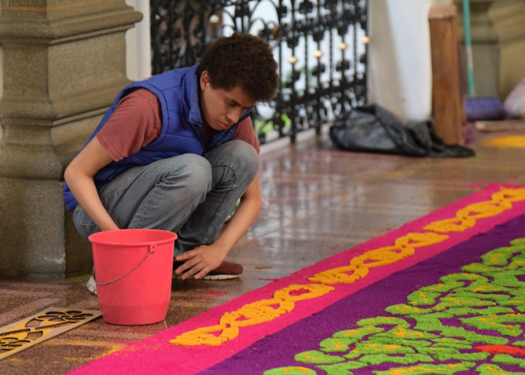 Qué materiales se utilizan para elaborar las alfombras de Semana Santa ...