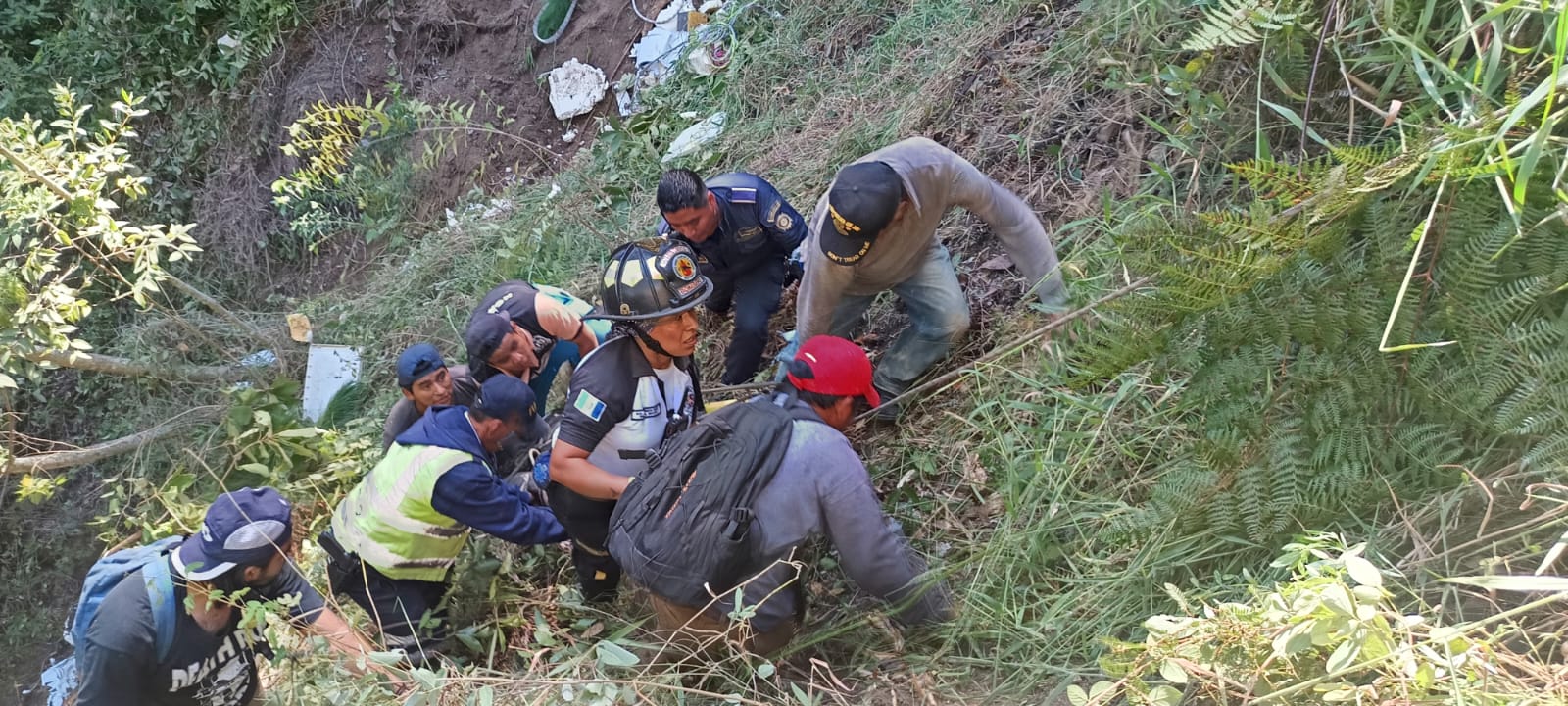 Reportan microbús accidentado en el sector conocido como La Zeta en ...